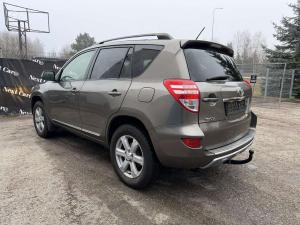 Brown Toyota RAV4 2012 in Kaunas, with an engine capacity of 2.00 L and mileage of 265 thousand km for 9559 €, photo 6 on AUTOMOTO.COM.LV
