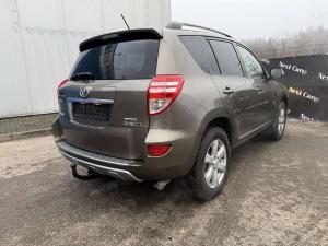 Brown Toyota RAV4 2012 in Kaunas, with an engine capacity of 2.00 L and mileage of 265 thousand km for 9559 €, photo 8 on AUTOMOTO.COM.LV
