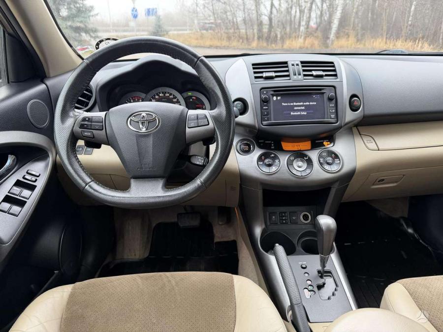 Brown Toyota RAV4 2012 in Kaunas, with an engine capacity of 2.00 L and mileage of 265 thousand km for 9559 €, photo 9 on AUTOMOTO.COM.LV