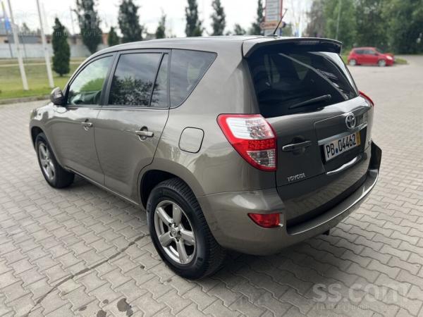 Brūns Toyota RAV4 2012 Jēkabpils, ar dzinēja tilpumu 2.20 L un nobraukumu 219 tūkst. km par 8490 €, foto 7 vietnē AUTOMOTO.COM.LV