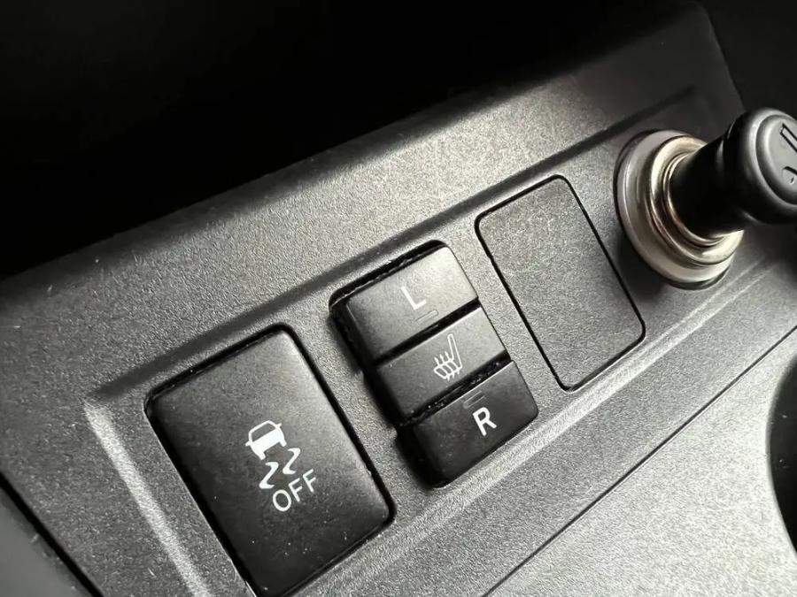 Brūns Toyota RAV4 2012 Jēkabpils, ar dzinēja tilpumu 2.20 L un nobraukumu 219 tūkst. km par 8490 €, foto 26 vietnē AUTOMOTO.COM.LV