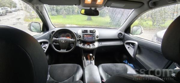 Brown Toyota RAV4 2012 in Riga, with an engine capacity of 2.00 L and mileage of 218 thousand km for 9500 €, photo 10 on AUTOMOTO.COM.LV