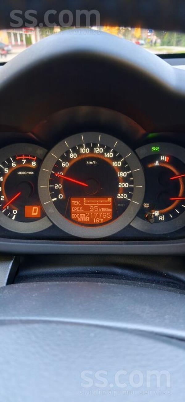 Brown Toyota RAV4 2012 in Riga, with an engine capacity of 2.00 L and mileage of 218 thousand km for 9500 €, photo 11 on AUTOMOTO.COM.LV