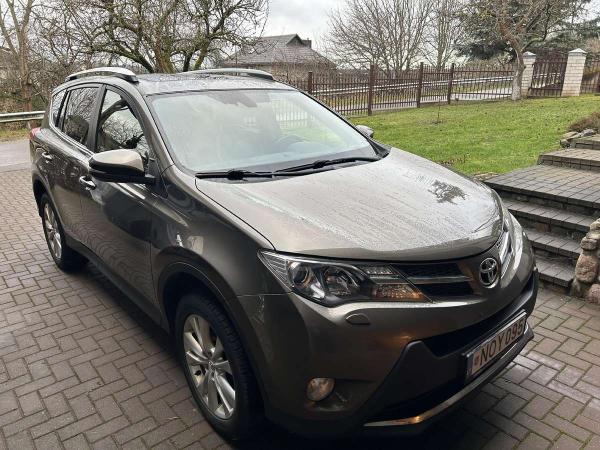 Brown Toyota RAV4 2013 in Alytus, with an engine capacity of 2.23 L and mileage of 278 thousand km for 11000 €, photo 2 on AUTOMOTO.COM.LV