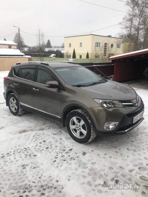 Brown Toyota RAV4 2013 in Tallinn, with an engine capacity of 2.00 L and mileage of 103 thousand km for 13750 €, photo 1 on AUTOMOTO.COM.LV