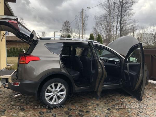 Brown Toyota RAV4 2013 in Tallinn, with an engine capacity of 2.00 L and mileage of 103 thousand km for 13750 €, photo 4 on AUTOMOTO.COM.LV