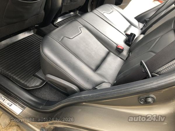 Brūns Toyota RAV4 2013 Tallina, ar dzinēja tilpumu 2.00 L un nobraukumu 103 tūkst. km par 13750 €, foto 11 vietnē AUTOMOTO.COM.LV