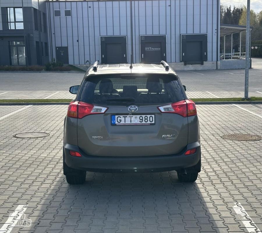 Brūns Toyota RAV4 2013 Viļņa, ar dzinēja tilpumu 2.20 L un nobraukumu 167 tūkst. km par 12000 €, foto 5 vietnē AUTOMOTO.COM.LV