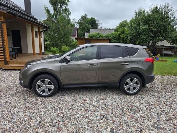 Brūns Toyota RAV4 2013 Klaipėda, ar dzinēja tilpumu 2.23 L un nobraukumu 114 tūkst. km par 12150 €, foto 2 vietnē AUTOMOTO.COM.LV