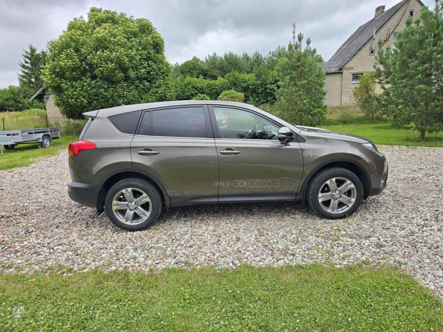 Brūns Toyota RAV4 2013 Klaipėda, ar dzinēja tilpumu 2.23 L un nobraukumu 114 tūkst. km par 12150 €, foto 7 vietnē AUTOMOTO.COM.LV
