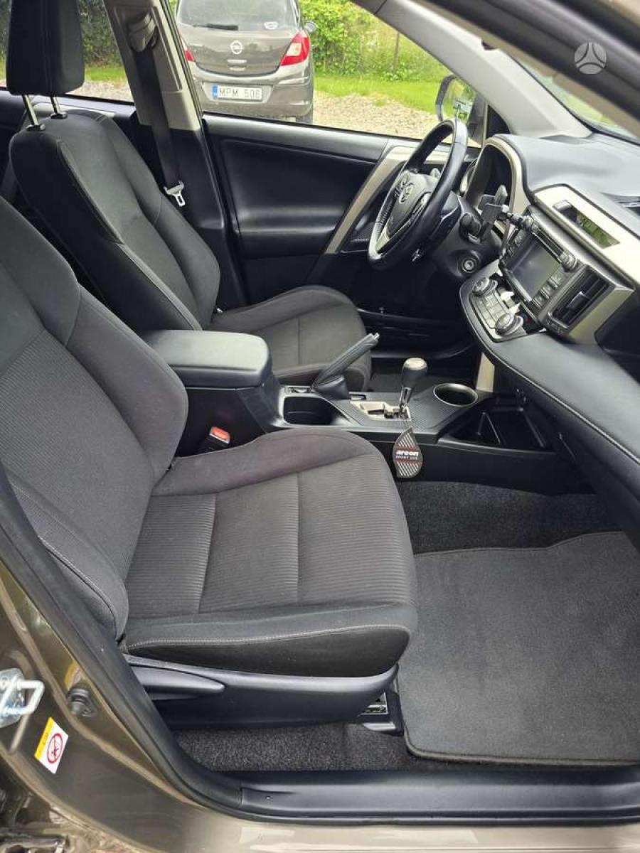 Brūns Toyota RAV4 2013 Klaipėda, ar dzinēja tilpumu 2.23 L un nobraukumu 114 tūkst. km par 12150 €, foto 13 vietnē AUTOMOTO.COM.LV