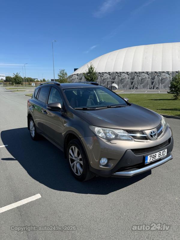 Brown Toyota RAV4 2013 in Tallinn, with an engine capacity of 2.00 L and mileage of 209 thousand km for 9500 €, photo 1 on AUTOMOTO.COM.LV