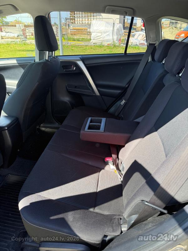 Brown Toyota RAV4 2013 in Tallinn, with an engine capacity of 2.00 L and mileage of 209 thousand km for 9500 €, photo 9 on AUTOMOTO.COM.LV