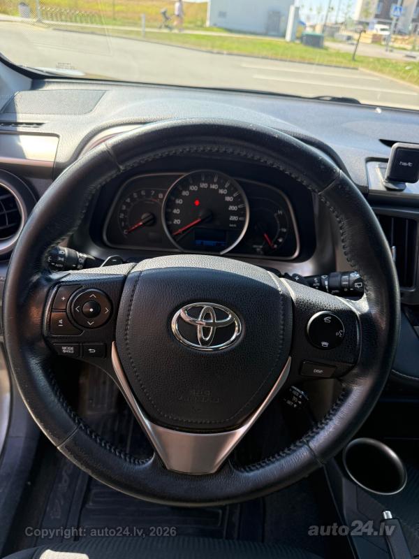 Brown Toyota RAV4 2013 in Tallinn, with an engine capacity of 2.00 L and mileage of 209 thousand km for 9500 €, photo 10 on AUTOMOTO.COM.LV