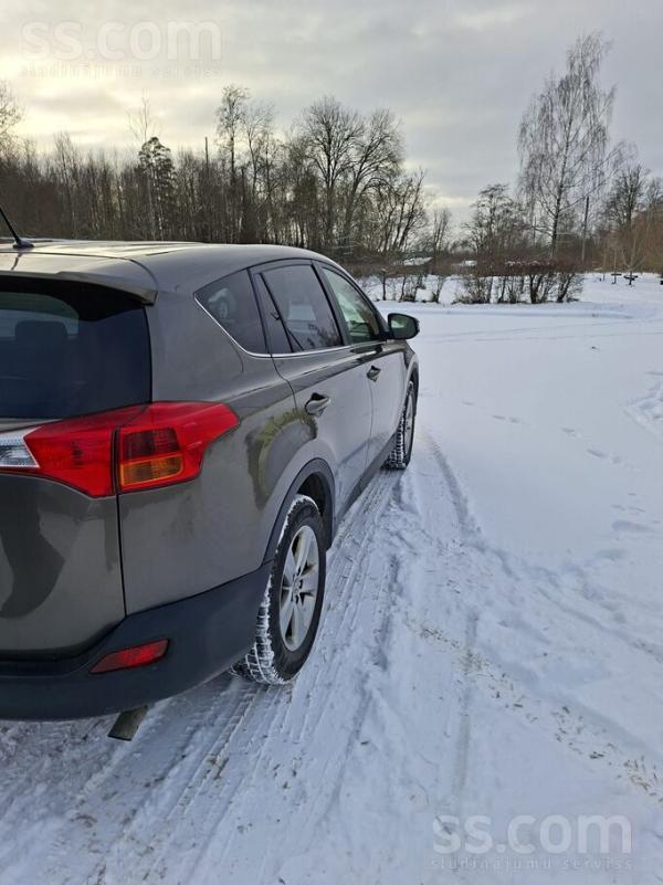 Brūns Toyota RAV4 2014 Cēsis, ar dzinēja tilpumu 2.00 L un nobraukumu 217 tūkst. km par 9500 €, foto 4 vietnē AUTOMOTO.COM.LV