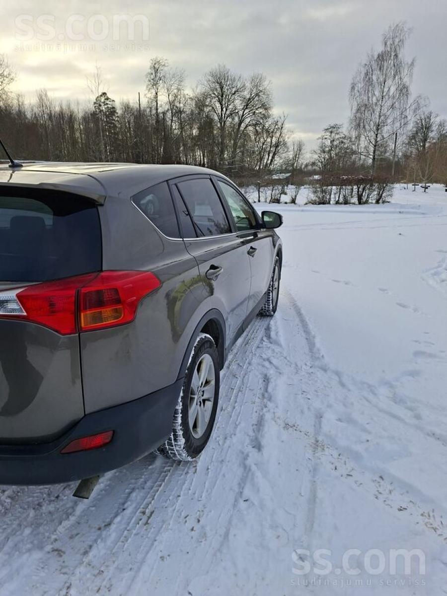 Brūns Toyota RAV4 2014 Cēsis, ar dzinēja tilpumu 2.00 L un nobraukumu 217 tūkst. km par 9500 €, foto 4 vietnē AUTOMOTO.COM.LV