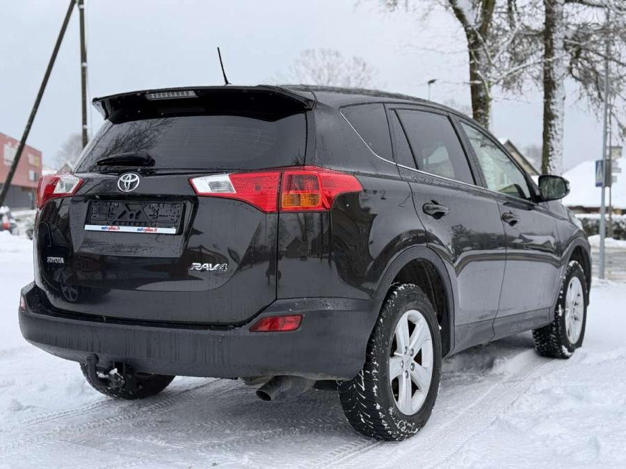 Brown Toyota RAV4 2014 in Ukmerge, with an engine capacity of 2.00 L and mileage of 231 thousand km for 10750 €, photo 3 on AUTOMOTO.COM.LV