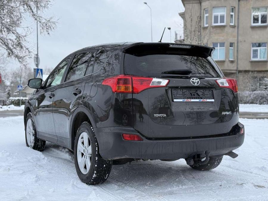 Brown Toyota RAV4 2014 in Ukmerge, with an engine capacity of 2.00 L and mileage of 231 thousand km for 10750 €, photo 4 on AUTOMOTO.COM.LV