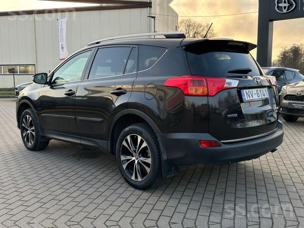 Brown Toyota RAV4 2014 in Liepaja, with an engine capacity of 2.00 L and mileage of 248 thousand km for 10600 €, photo 3 on AUTOMOTO.COM.LV