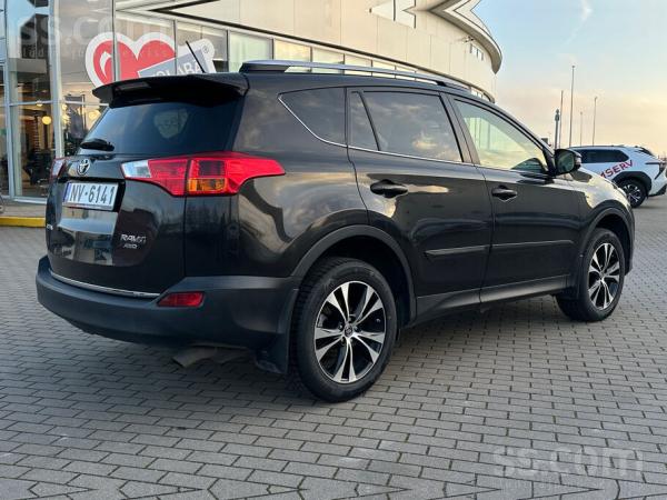 Brown Toyota RAV4 2014 in Liepaja, with an engine capacity of 2.00 L and mileage of 248 thousand km for 10600 €, photo 6 on AUTOMOTO.COM.LV