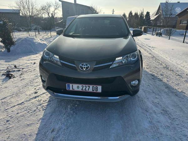 Brown Toyota RAV4 2014 in Kaunas, with an engine capacity of 2.20 L and mileage of 105 thousand km for 12799 €, photo 1 on AUTOMOTO.COM.LV