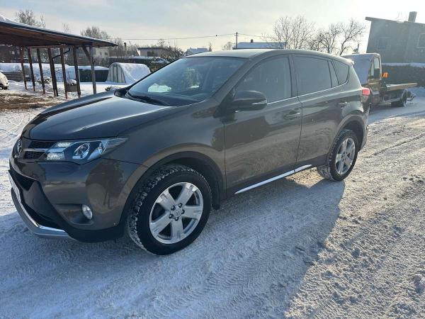 Brown Toyota RAV4 2014 in Kaunas, with an engine capacity of 2.20 L and mileage of 105 thousand km for 12799 €, photo 2 on AUTOMOTO.COM.LV