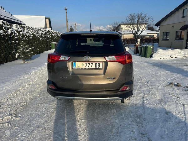Brown Toyota RAV4 2014 in Kaunas, with an engine capacity of 2.20 L and mileage of 105 thousand km for 12799 €, photo 7 on AUTOMOTO.COM.LV