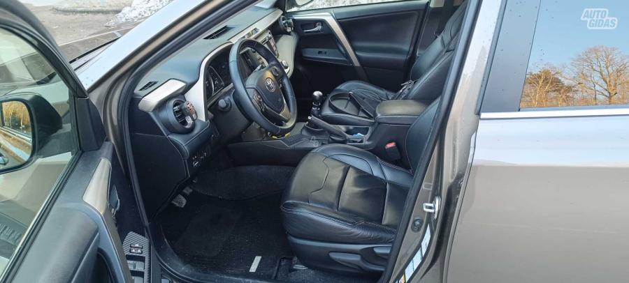 Brūns Toyota RAV4 2014 Klaipėda, ar dzinēja tilpumu 2.00 L un nobraukumu 46 tūkst. km par 18000 €, foto 10 vietnē AUTOMOTO.COM.LV