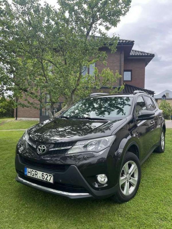 Brown Toyota RAV4 2014 in Vilnius, with an engine capacity of 1.99 L and mileage of 136 thousand km for 14200 €, photo 1 on AUTOMOTO.COM.LV