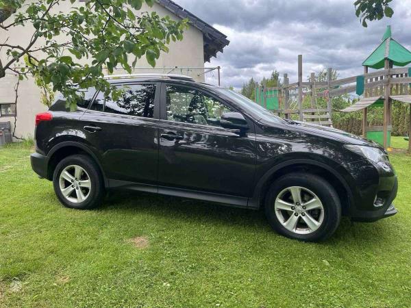 Brown Toyota RAV4 2014 in Vilnius, with an engine capacity of 1.99 L and mileage of 136 thousand km for 14200 €, photo 2 on AUTOMOTO.COM.LV