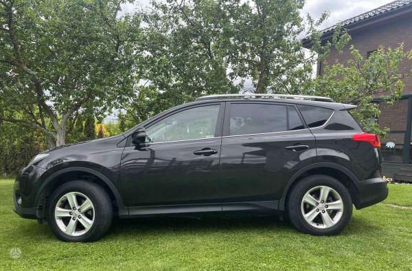 Brown Toyota RAV4 2014 in Vilnius, with an engine capacity of 1.99 L and mileage of 136 thousand km for 14200 €, photo 4 on AUTOMOTO.COM.LV