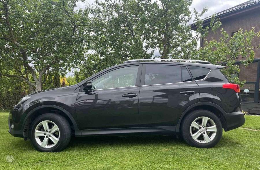 Brown Toyota RAV4 2014 in Vilnius, with an engine capacity of 1.99 L and mileage of 136 thousand km for 14200 €, photo 5 on AUTOMOTO.COM.LV