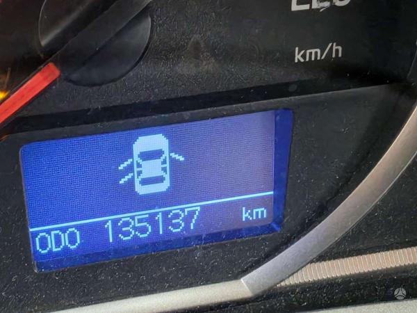 Brown Toyota RAV4 2014 in Vilnius, with an engine capacity of 1.99 L and mileage of 136 thousand km for 14200 €, photo 5 on AUTOMOTO.COM.LV