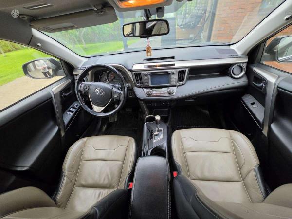 Brown Toyota RAV4 2014 in Vilnius, with an engine capacity of 1.99 L and mileage of 136 thousand km for 14200 €, photo 6 on AUTOMOTO.COM.LV