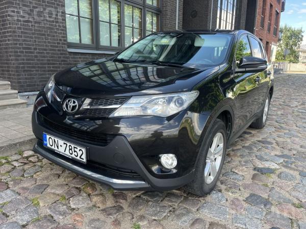 Brown Toyota RAV4 2014 in Riga, with an engine capacity of 2.00 L and mileage of 212 thousand km for 11650 €, photo 1 on AUTOMOTO.COM.LV
