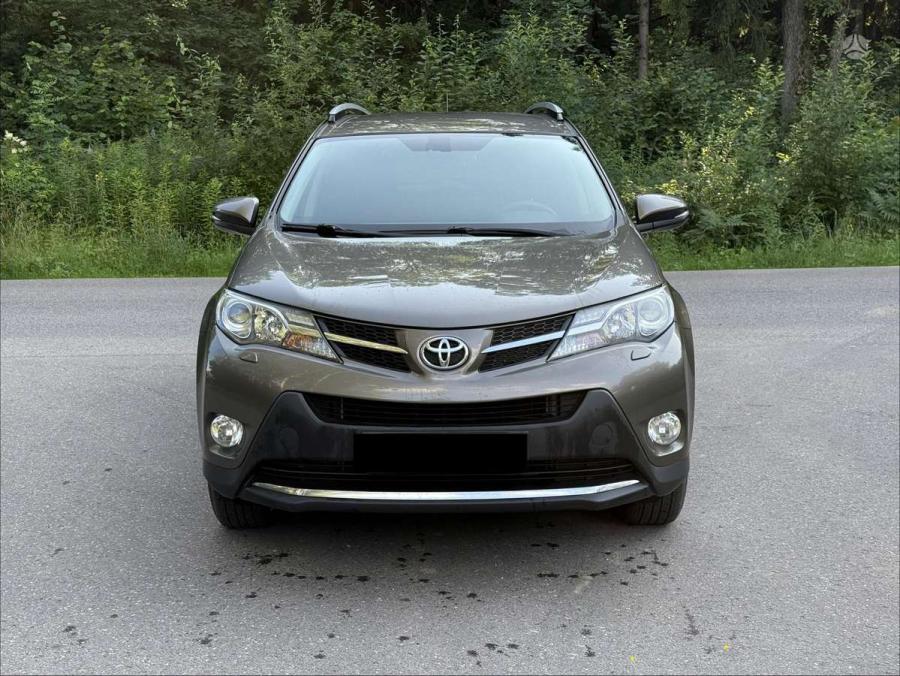 Brown Toyota RAV4 2014 in Jonava, with an engine capacity of 2.00 L and mileage of 227 thousand km for 11450 €, photo 3 on AUTOMOTO.COM.LV