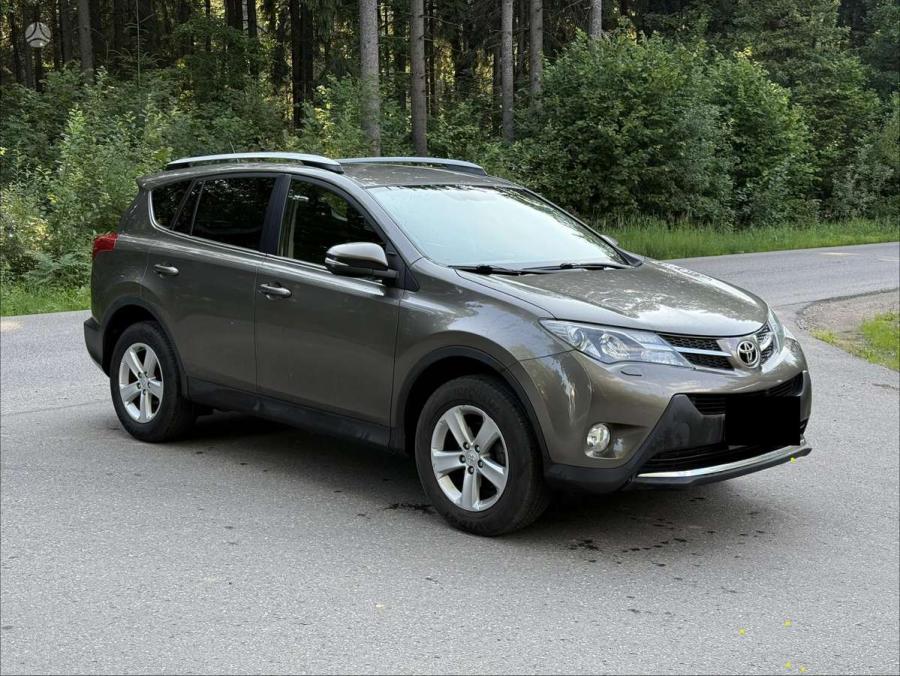 Brown Toyota RAV4 2014 in Jonava, with an engine capacity of 2.00 L and mileage of 227 thousand km for 11450 €, photo 4 on AUTOMOTO.COM.LV