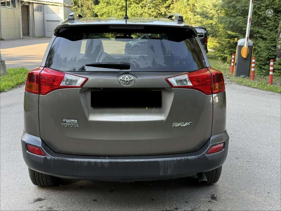 Brown Toyota RAV4 2014 in Jonava, with an engine capacity of 2.00 L and mileage of 227 thousand km for 11450 €, photo 8 on AUTOMOTO.COM.LV