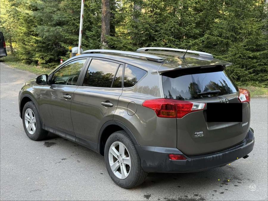 Brown Toyota RAV4 2014 in Jonava, with an engine capacity of 2.00 L and mileage of 227 thousand km for 11450 €, photo 9 on AUTOMOTO.COM.LV