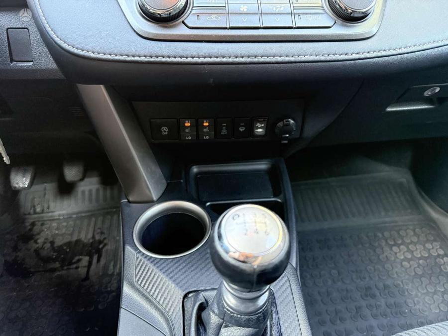 Brown Toyota RAV4 2014 in Jonava, with an engine capacity of 2.00 L and mileage of 227 thousand km for 11450 €, photo 13 on AUTOMOTO.COM.LV