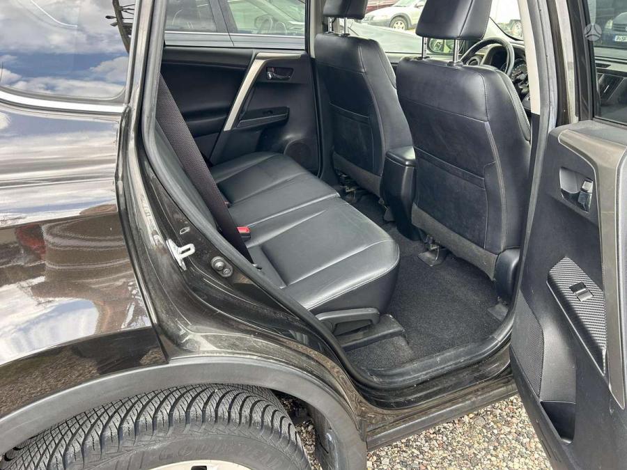Brūns Toyota RAV4 2014 Viļņa, ar dzinēja tilpumu 2.00 L un nobraukumu 198 tūkst. km par 12500 €, foto 8 vietnē AUTOMOTO.COM.LV