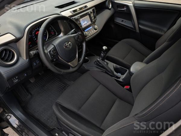 Brown Toyota RAV4 2014 in Jurmala, with an engine capacity of 2.00 L and mileage of 0 thousand km for 11500 €, photo 9 on AUTOMOTO.COM.LV