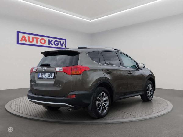Brown Toyota RAV4 2014 in Vilnius, with an engine capacity of 2.50 L and mileage of 222 thousand km for 12799 €, photo 5 on AUTOMOTO.COM.LV
