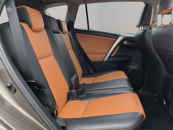 Brown Toyota RAV4 2014 in Vilnius, with an engine capacity of 2.50 L and mileage of 222 thousand km for 12799 €, photo 9 on AUTOMOTO.COM.LV