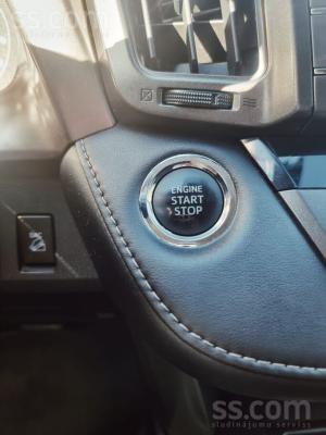 Brown Toyota RAV4 2014 in Riga, with an engine capacity of 2.00 L and mileage of 278 thousand km for 9000 €, photo 4 on AUTOMOTO.COM.LV