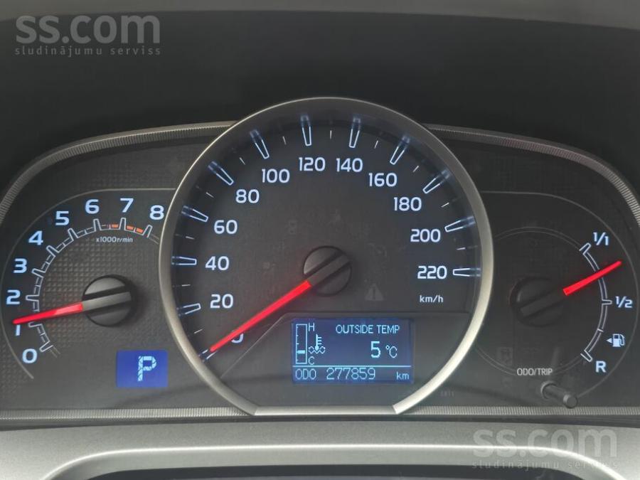 Brown Toyota RAV4 2014 in Riga, with an engine capacity of 2.00 L and mileage of 278 thousand km for 9000 €, photo 5 on AUTOMOTO.COM.LV