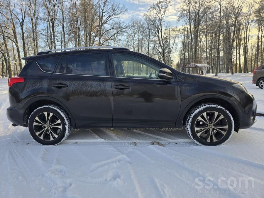 Brown Toyota RAV4 2014 in Riga, with an engine capacity of 2.00 L and mileage of 278 thousand km for 9000 €, photo 12 on AUTOMOTO.COM.LV