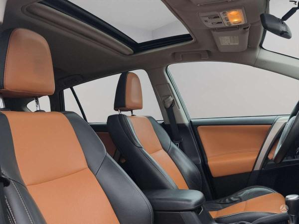 Brown Toyota RAV4 2014 in Vilnius, with an engine capacity of 2.50 L and mileage of 222 thousand km for 11999 €, photo 8 on AUTOMOTO.COM.LV