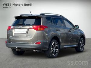 Brown Toyota RAV4 2014 in Riga, with an engine capacity of 2.00 L and mileage of 150 thousand km for 9900 €, photo 3 on AUTOMOTO.COM.LV