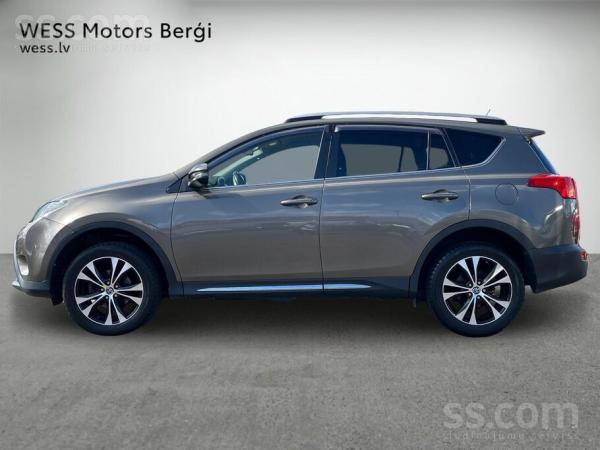 Brown Toyota RAV4 2014 in Riga, with an engine capacity of 2.00 L and mileage of 150 thousand km for 9900 €, photo 3 on AUTOMOTO.COM.LV